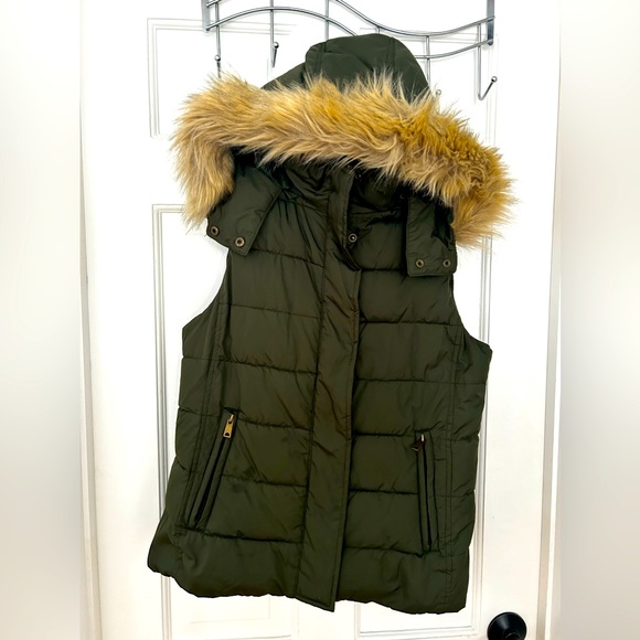 Banana Republic | Jackets & Coats | Banana Republic Puffer Vest With ...